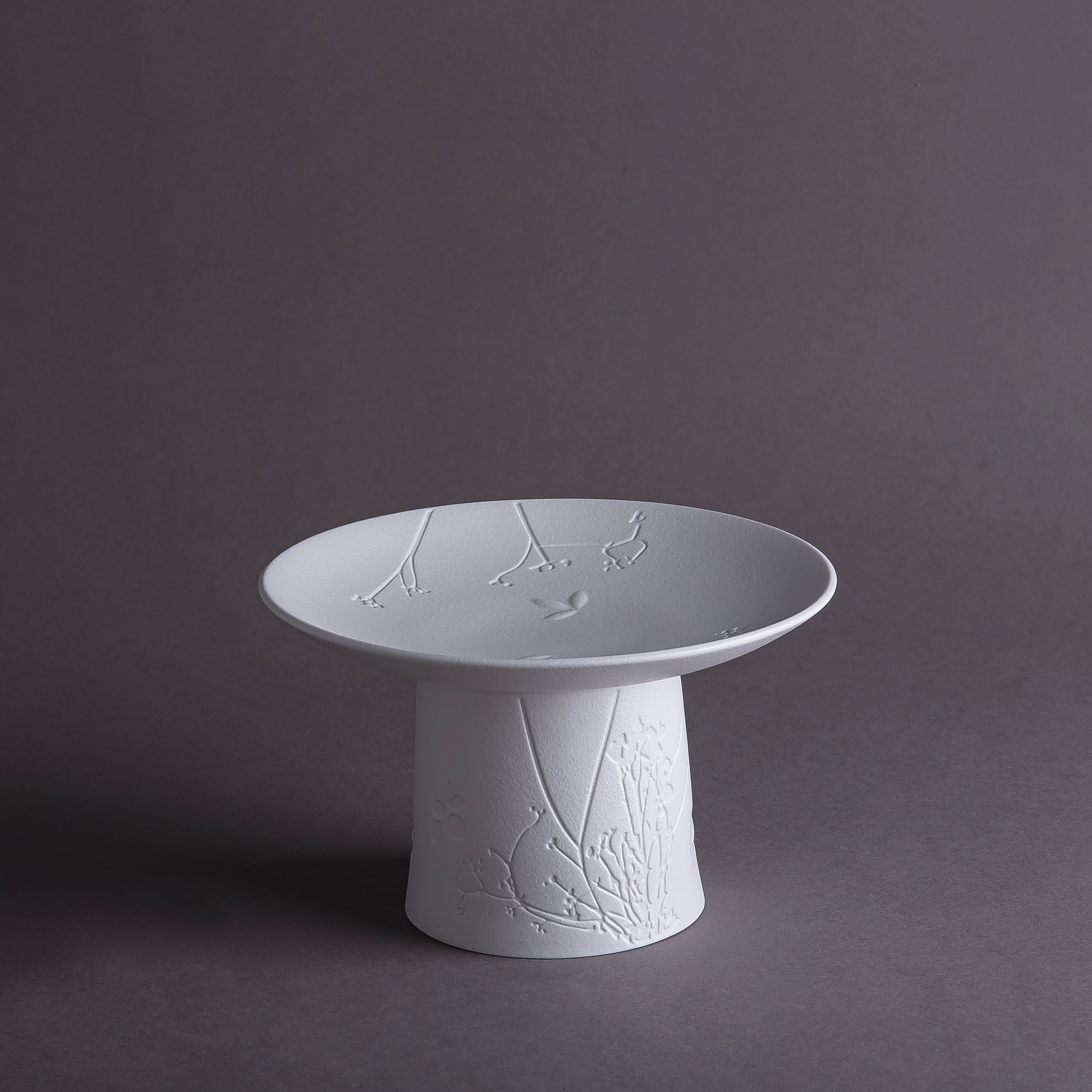 Mat White Ceramic Stand – Cascades UAE