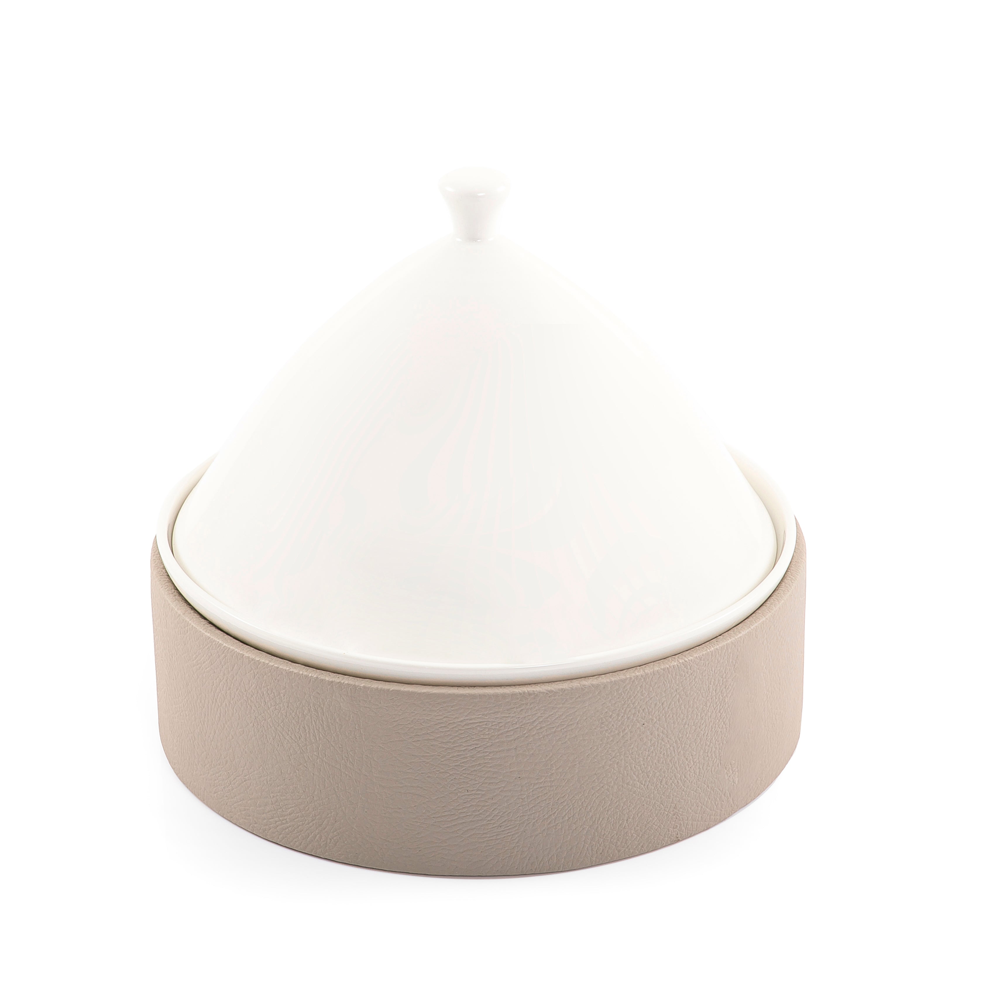 Ceramic plate with leather base – Cascades UAE