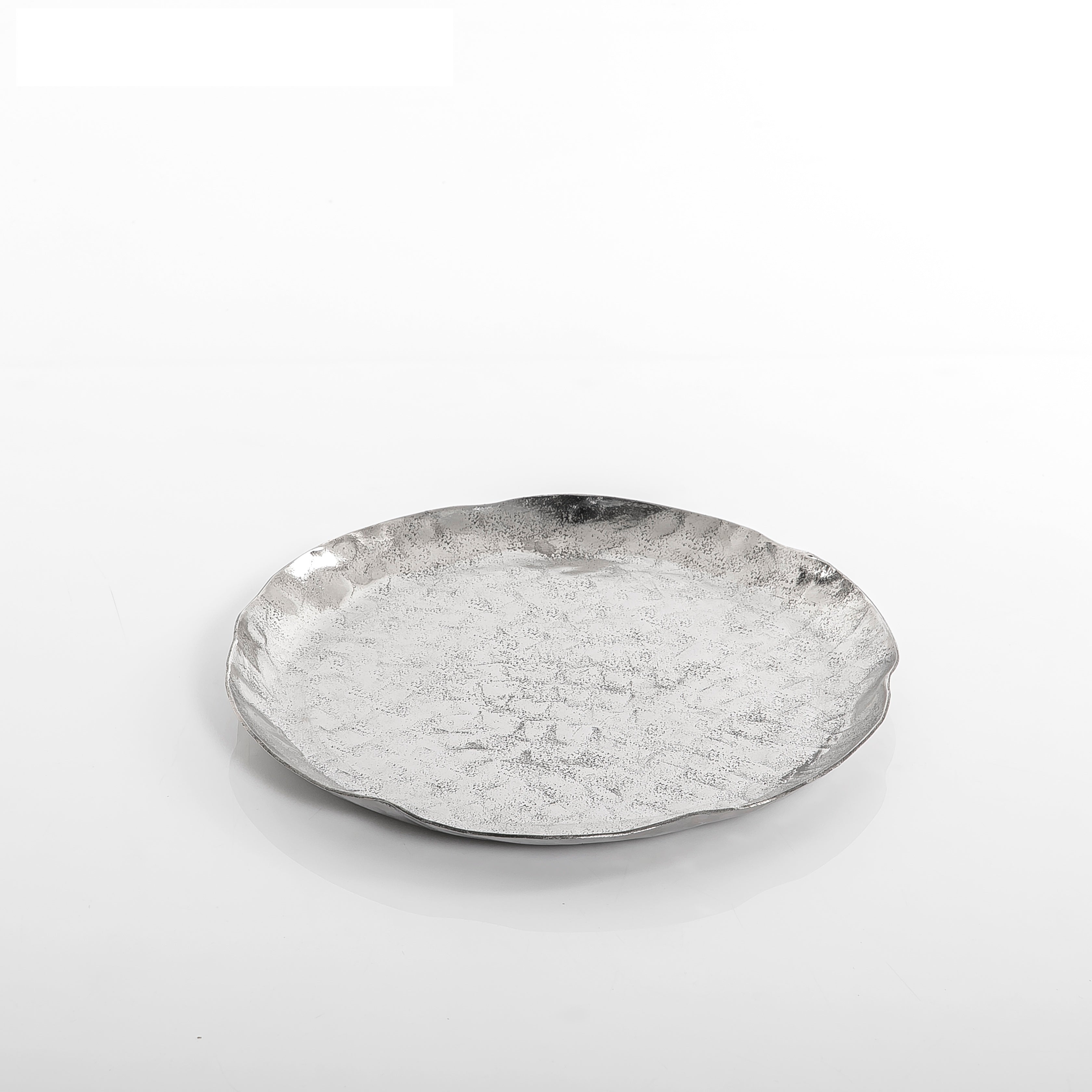 Silver circular metal plate – Cascades UAE
